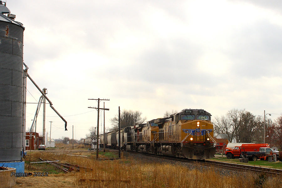 Northbound UP Empty Grain Train